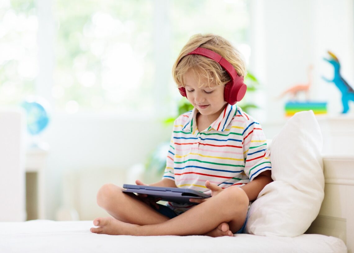 Trop de temps passé devant un écran nuit au sommeil des enfants d'âge ...